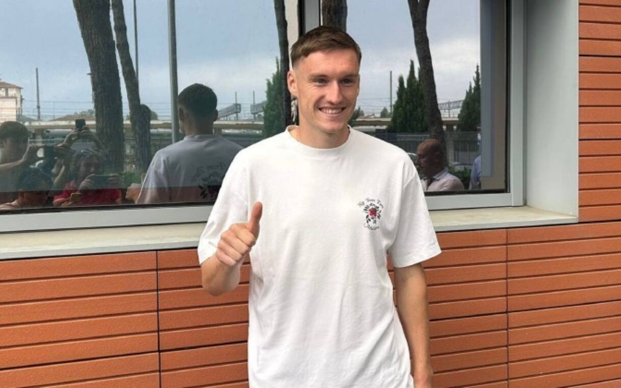 Calciomercato, l'arrivo di Aebischer nella sede del Pisa | Video Sky Sport