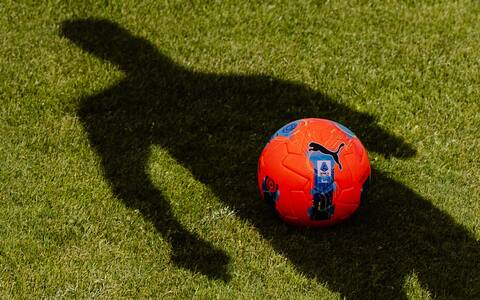 Via il pallone arancione che aveva creato polemica, si torna al giallo ...