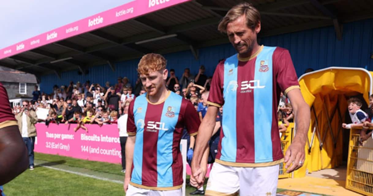 Peter Crouch mascotte del Farnham Town: era arrivato ultimo al ...