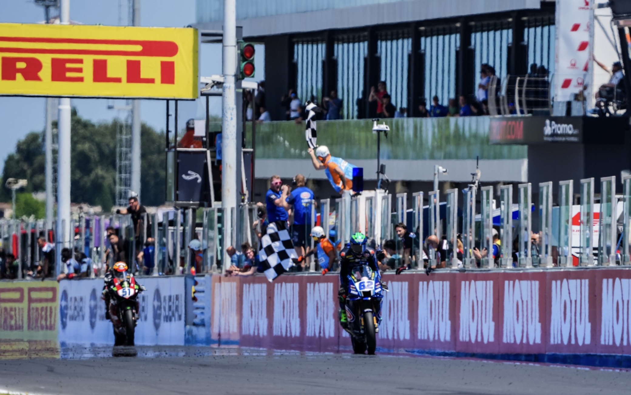 Supersport a Misano: Manzi intoccabile in Gara 1, Thompson batte Gaggi ...