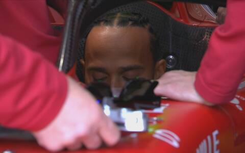 Ferrari F1 a Milano, il box di Hamilton e Leclerc in Piazza Castello ...