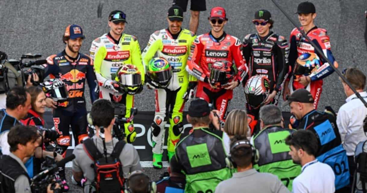 MotoGp 2025, i piloti fanno le foto di gruppo del nuovo mondiale | Sky ...