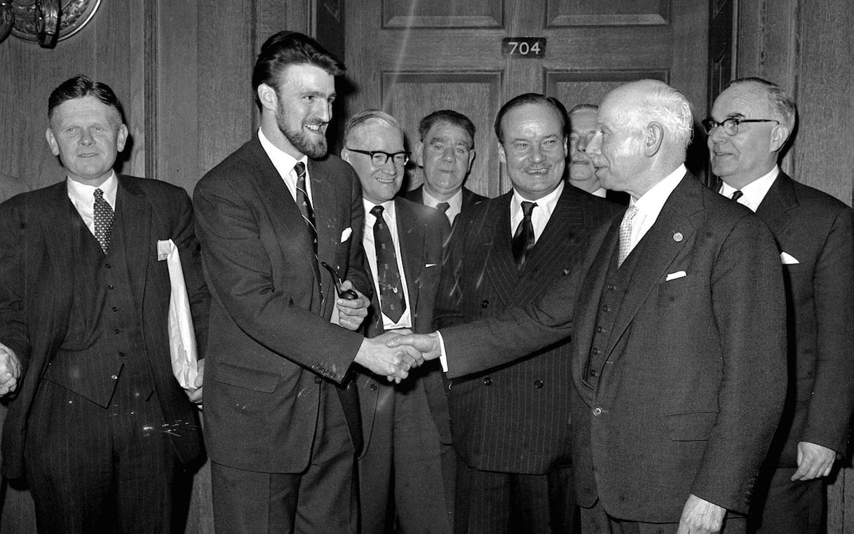 18 gennaio 1961: Hill vince la sua lotta per l'abolizione del tetto ...