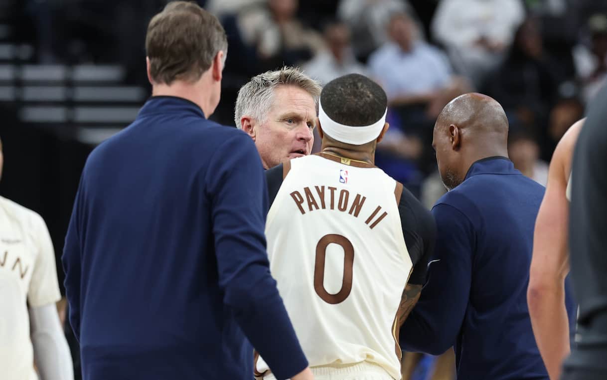 NBA, gli arbitri non fischiano e Kerr perde il controllo: espulso nella ...