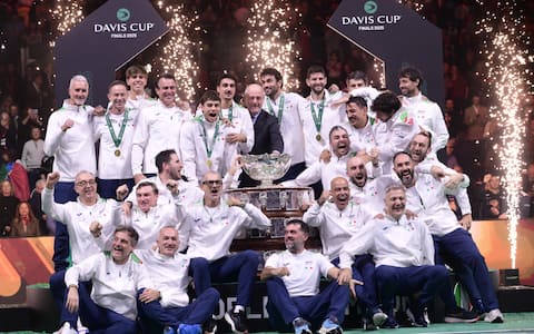 L'Italia vince la Coppa Davis, le foto della festa azzurra | Sky Sport
