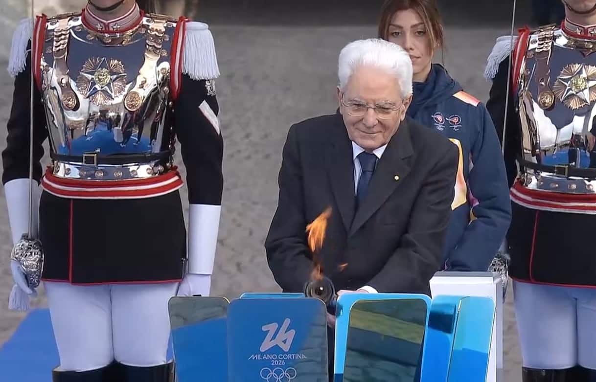 Olimpiade Milano-Cortina, Sergio Mattarella accende il braciere ...