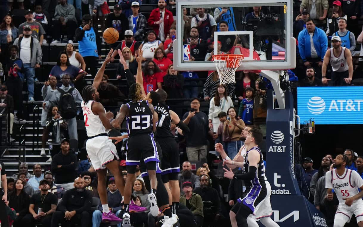 NBA, Kawhi Leonard segna il canestro della vittoria e fa esplodere l ...