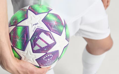Champions, il pallone per il girone unico e la Champions femminile 2025 ...