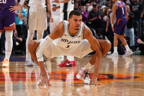 NBA, Wembanyama primo rookie di sempre nel 1° quintetto difensivo | Sky ...