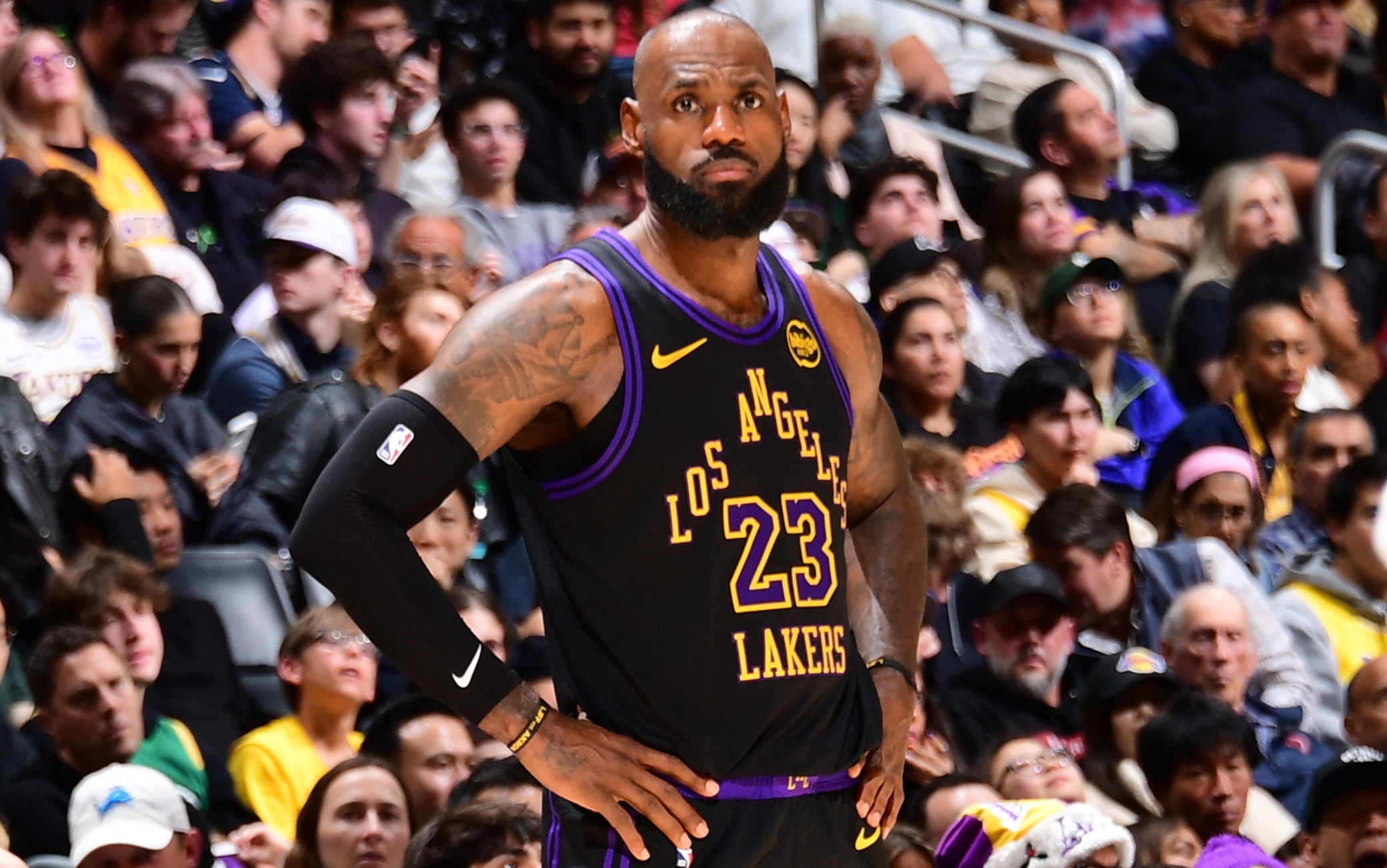 NBA, LeBron e un debutto storico: doppia doppia ai Jazz e 23^ stagione ...