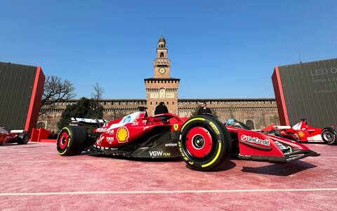Ferrari F1, evento con Hamilton e Leclerc a Milano in Piazza Castello ...
