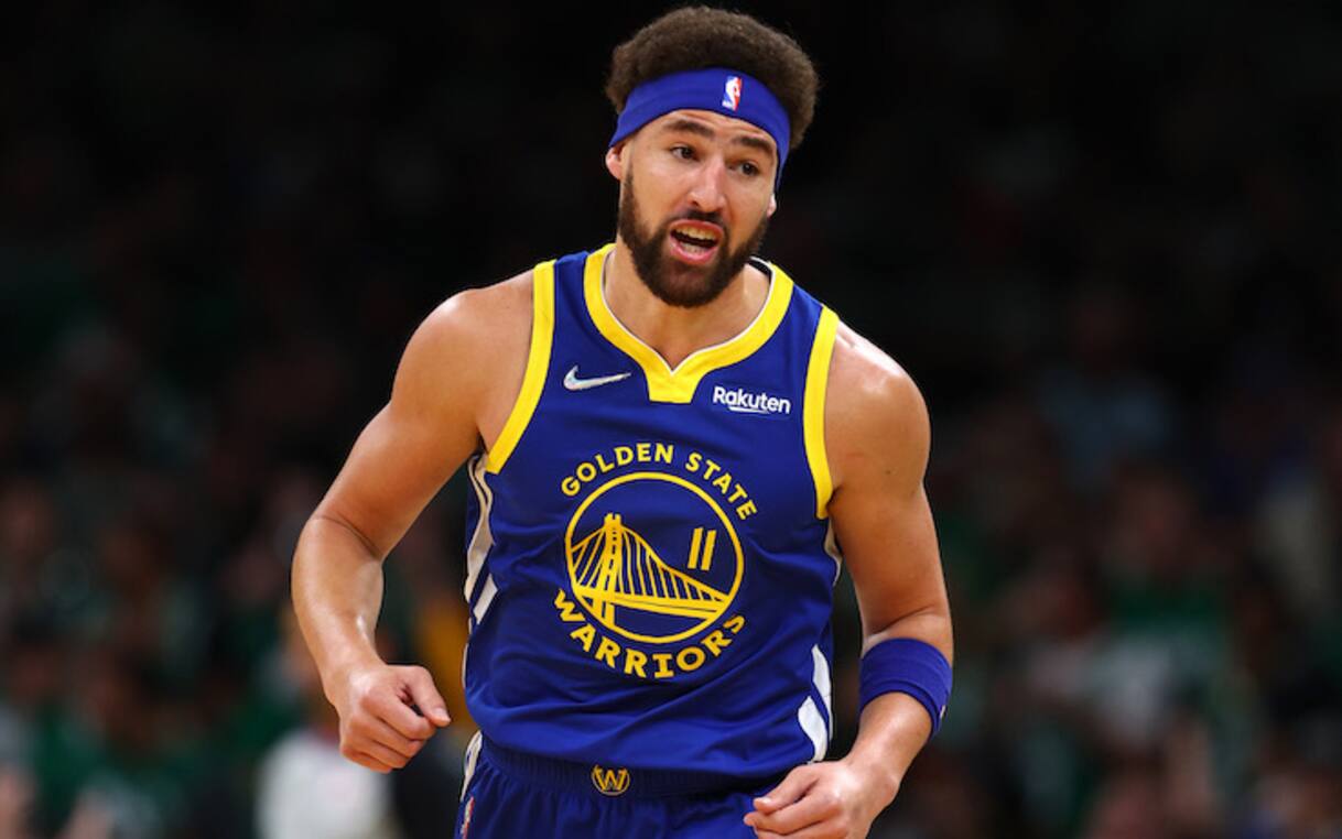 NBA, Klay Thompson fa un aeroplanino di carta col boxscore della sua ...