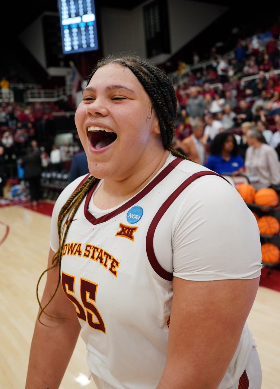 Audi Crooks, la 'Lady Shaq' che domina sotto canestro con la sua gentilezza