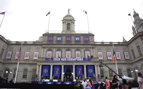 Knicks campioni NBA 2026, le foto della parata e della festa a New York ...