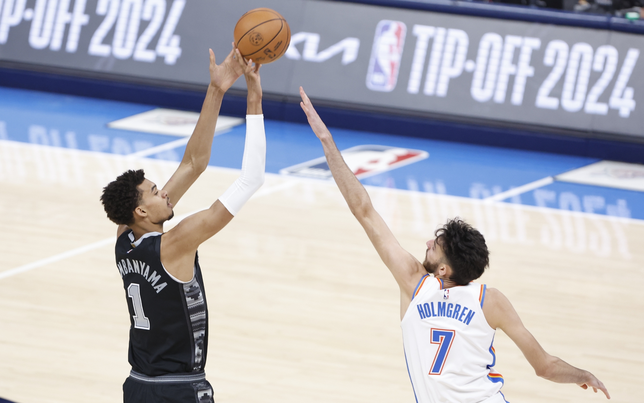 NBA, Holmgren sbaglia il libero, Wembanyama esulta a gran voce. VIDEO ...