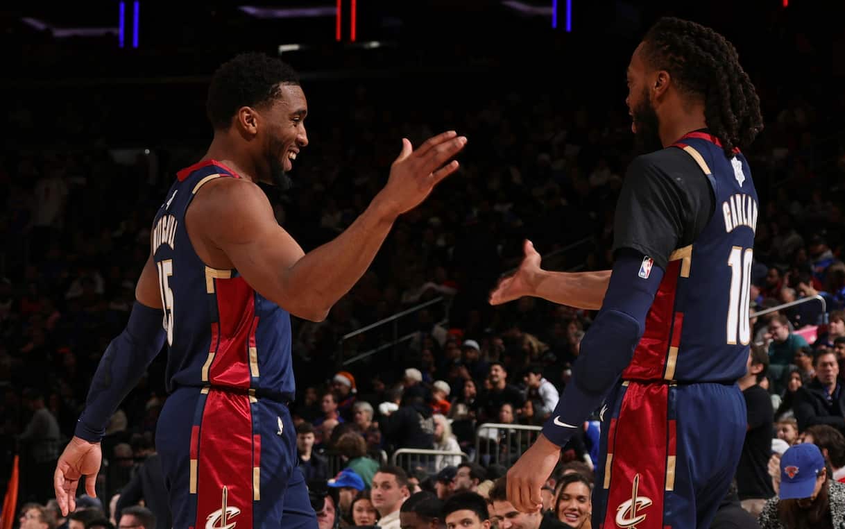 NBA Christmas Day: Garland alza da metà campo e Mitchell schiaccia al ...